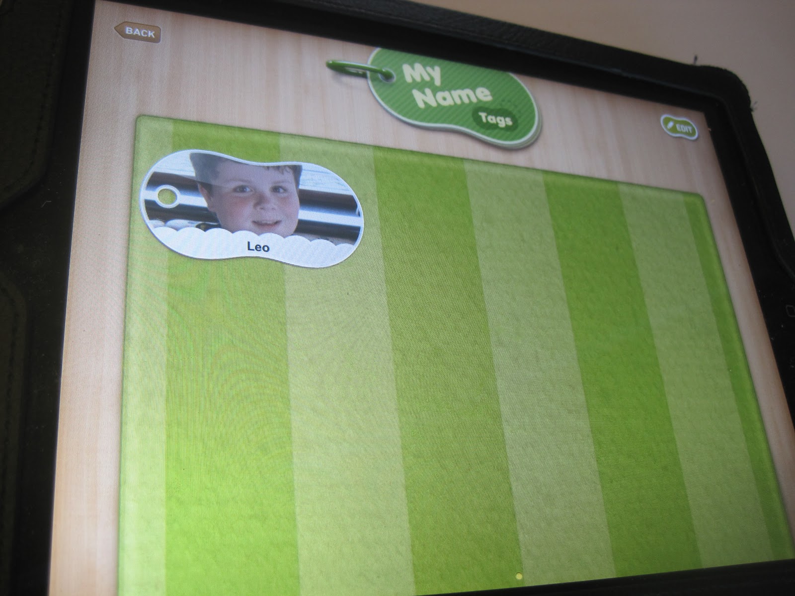 SQUIDALICIOUS: Leo App Review: Injini's Write My Name