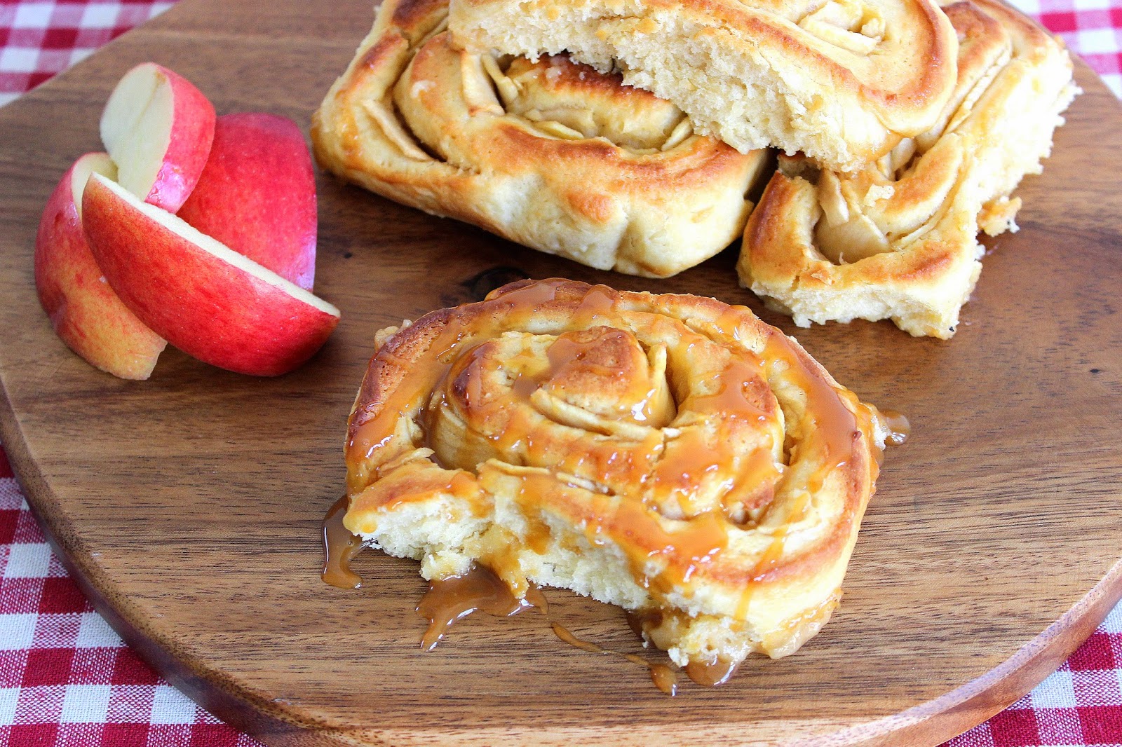 PicNic: Apple Caramel Scrolls