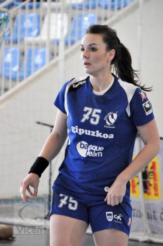 EL FLEURY FICHA A BEA FERNÁNDEZ – Deporte Cien Por Cien