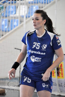 EL FLEURY FICHA A BEA FERNÁNDEZ – Deporte Cien Por Cien