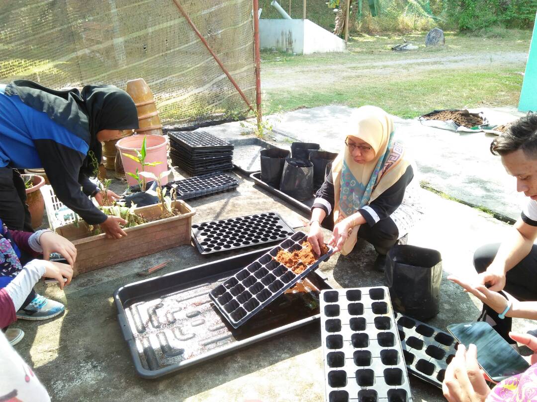 MINGGU 1 : MENGGEMBUR BATAS DAN MEMBAJA