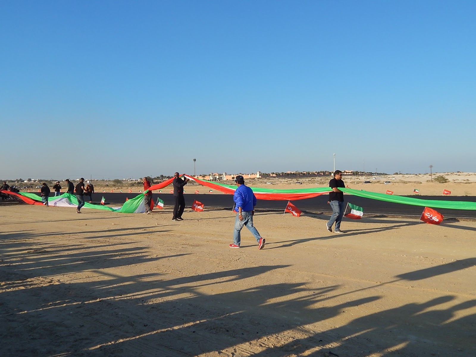 Kuweight 64: LONGEST FLAG IN THE WORLD - KUWAIT FLAG MAKES GUINNESS ...