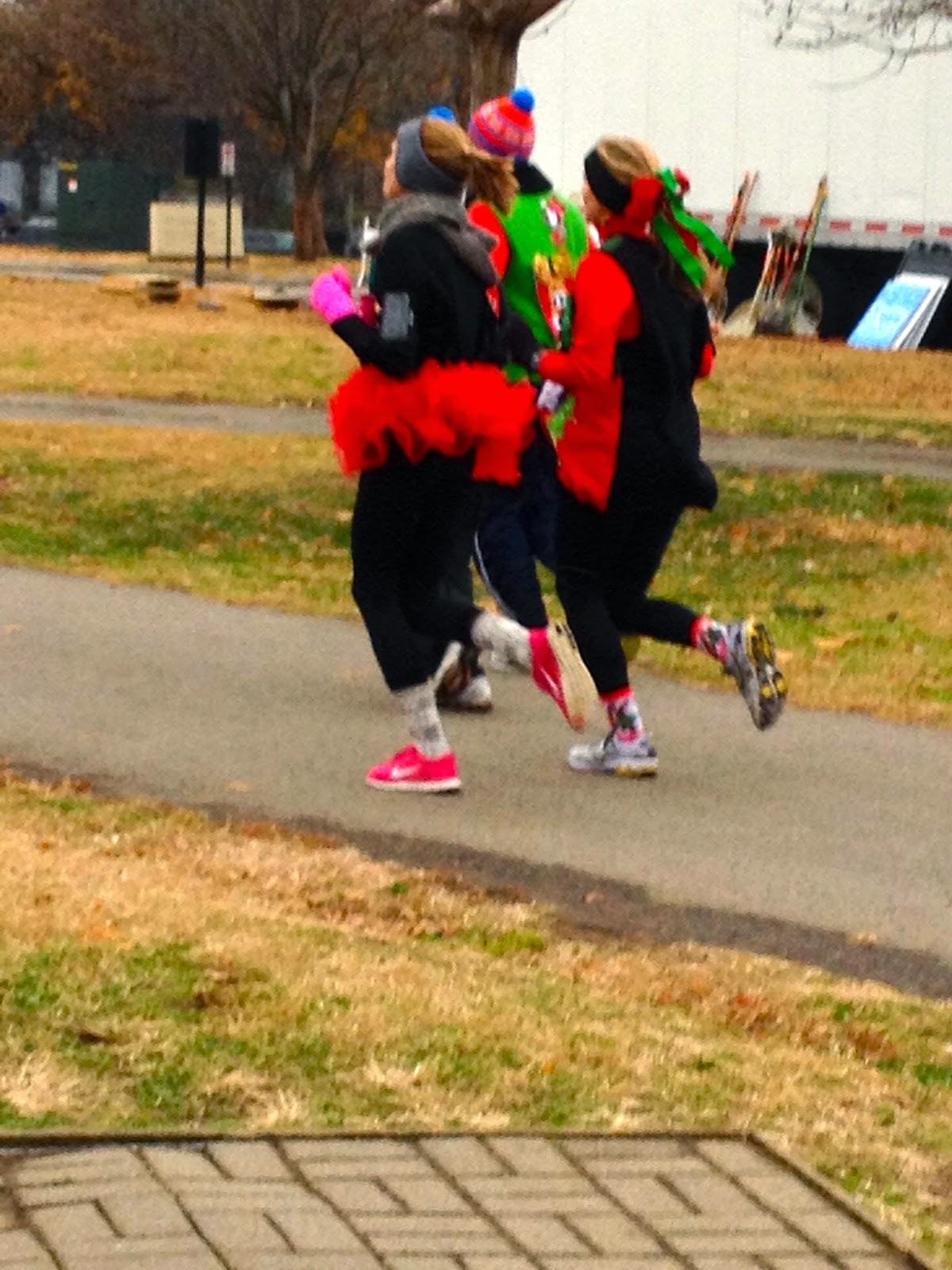 the claire with red hair: tacky sweater 5k & a recipe