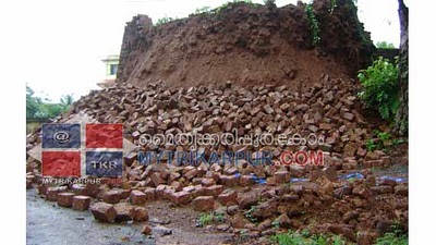 Jeevan's KALLI VALLI : The Classic Drawing Of Hosdurg Fort