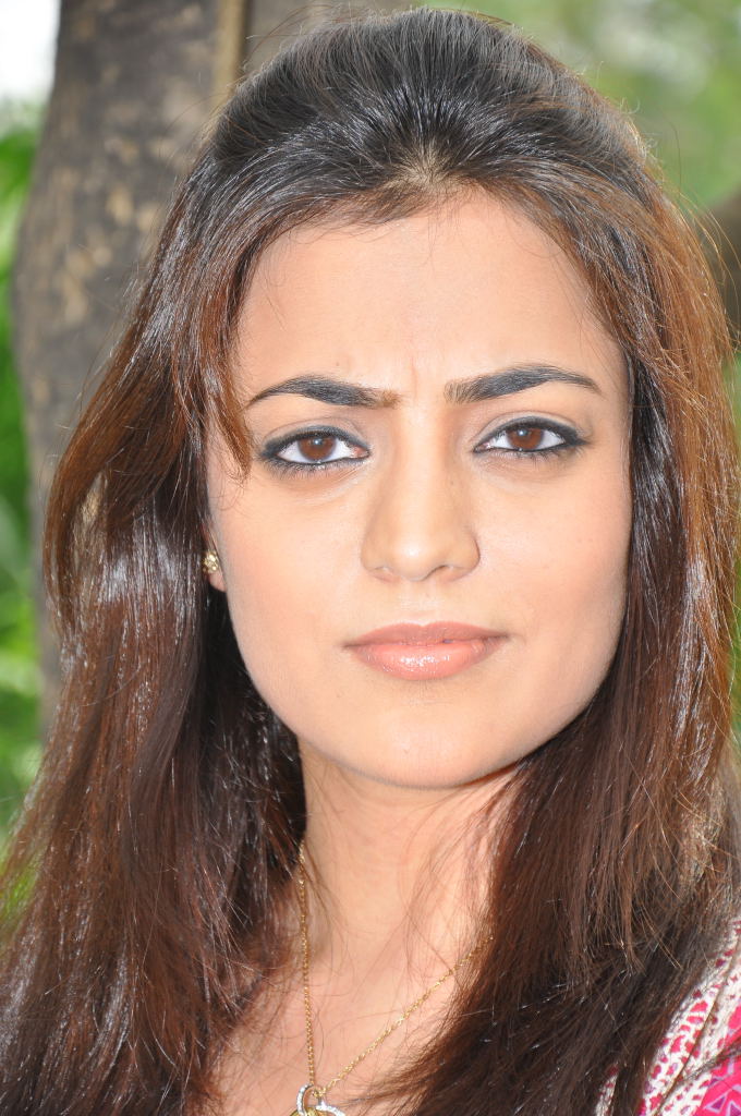 Indian Desi Actress Stills: Nisha Agarwal Cute Photoshoot Stills