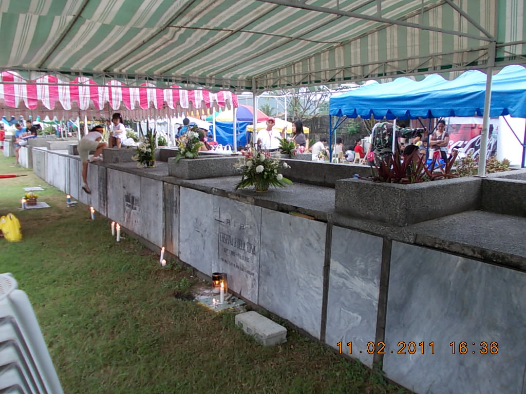 Holy Gardens Memorial Park Group Best: Visiting the Dead at Holy ...