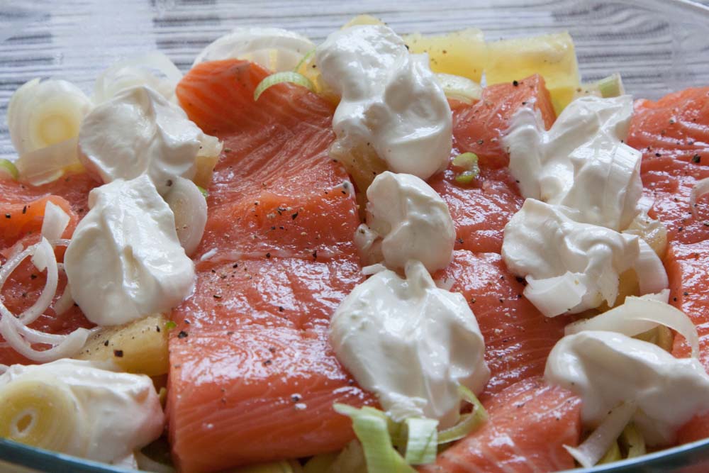 Lindas kokebok: LAKS MED PURRE, VÅRLØK, ANANAS OG KESAM