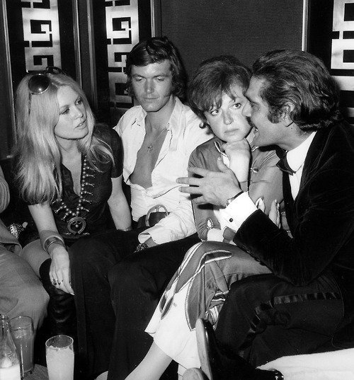 LifeLoveDeath. A vida cotidiana. O que acontece.