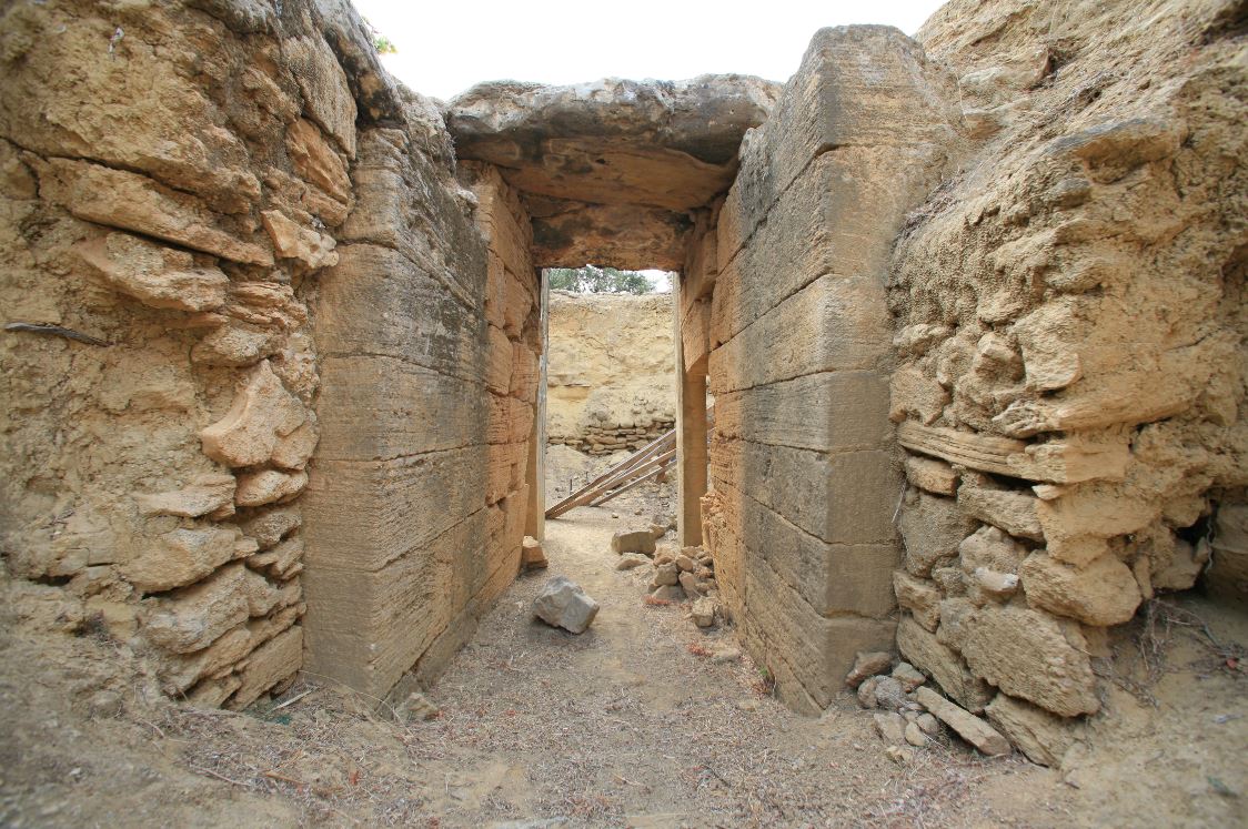 navarinoinvestment.blogspot.com: Tholos tomb I of Tragana