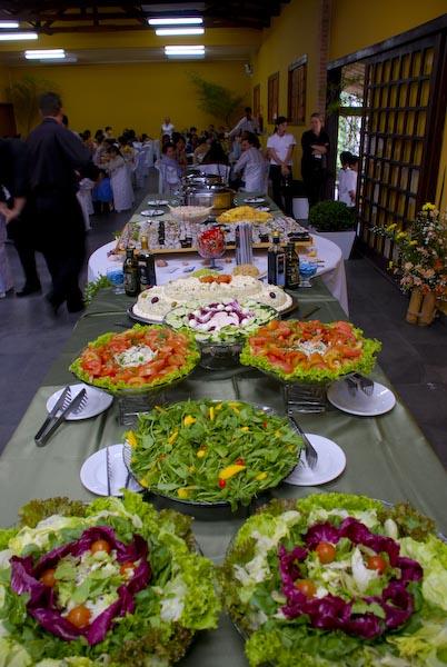 Andrade Buffet: Mesa de saladas e frutas