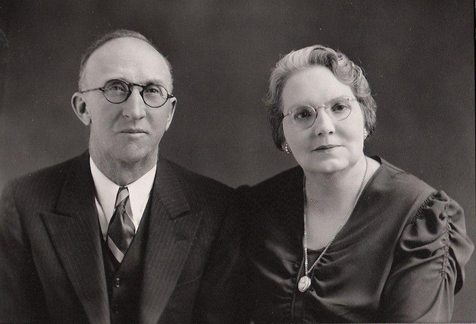 Christensen Family Reunion: Feron's Parents & Siblings - 1900-1953