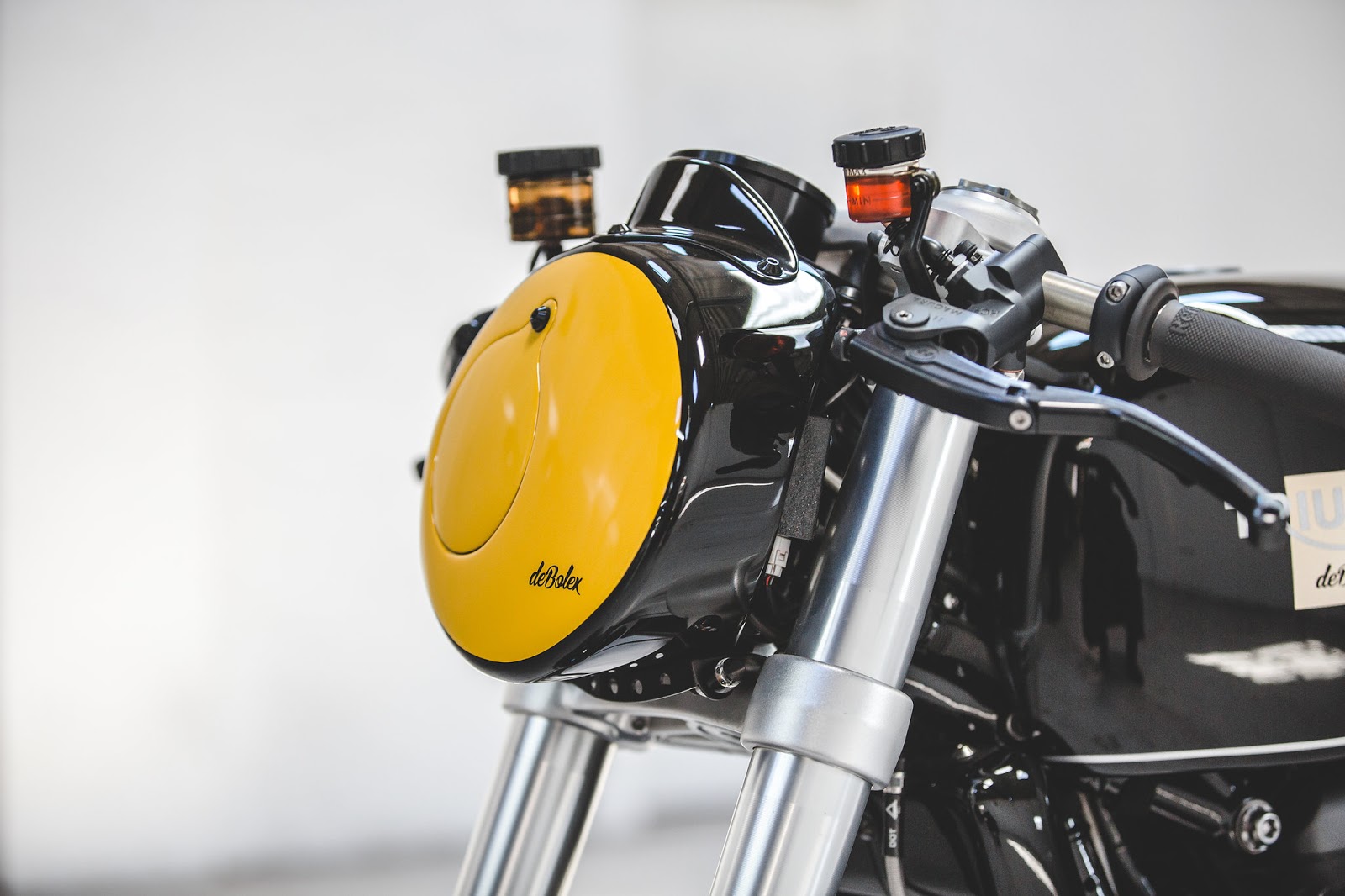 Triumph Thruxton R / deBolex Engineering Co.