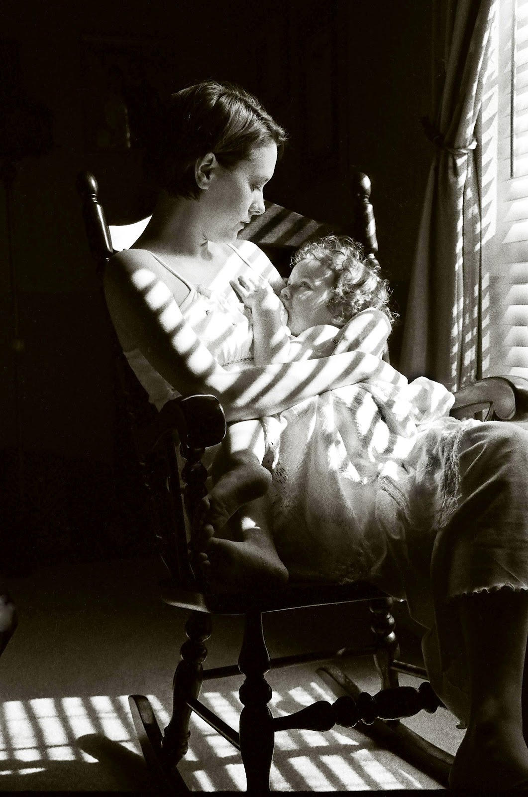 eLeMeNO-Pee Hot Topics: This is what it's like to breastfeed in a ...