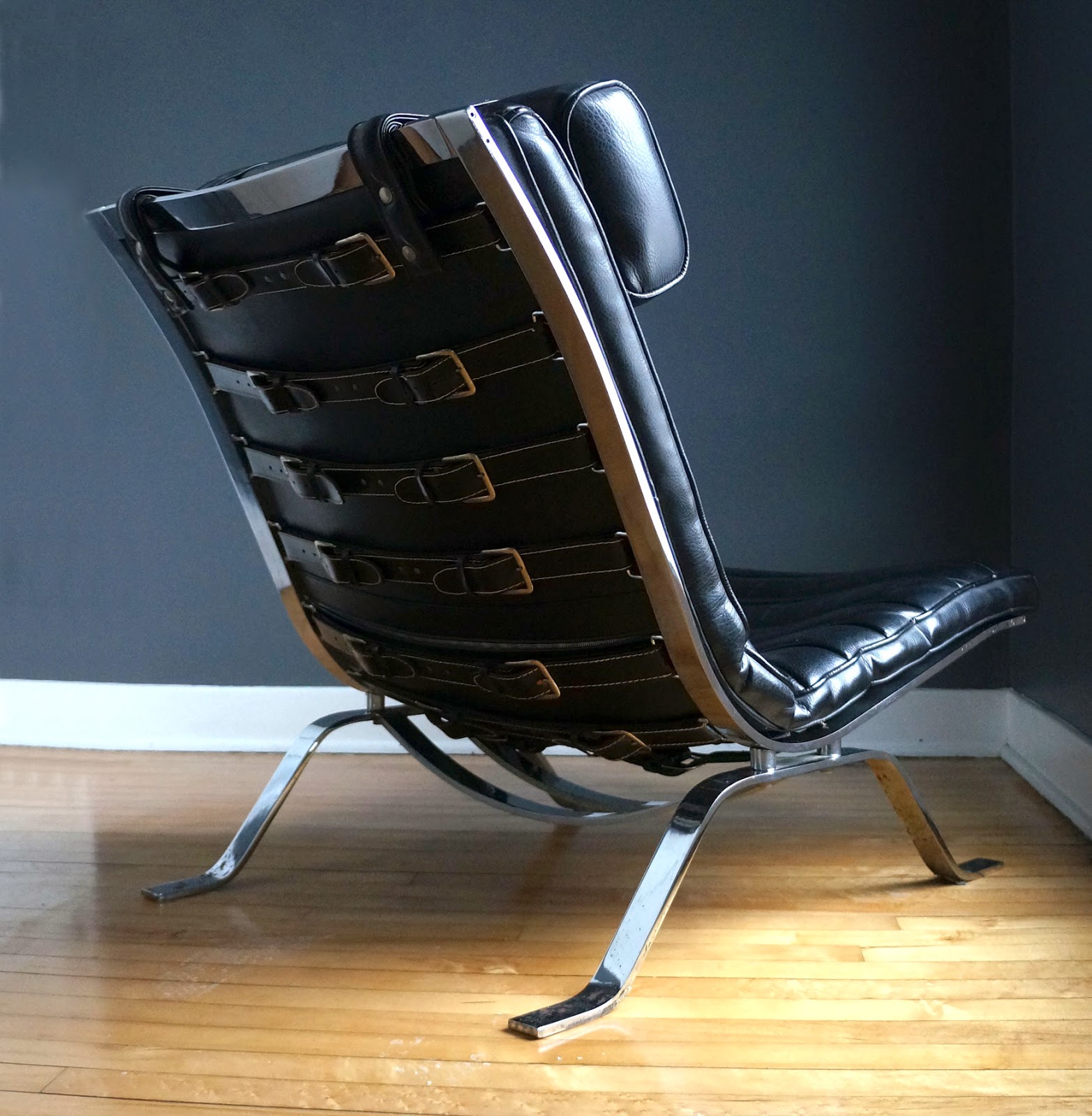 str8mcm: Ari Lounge Chair by Arne Norell