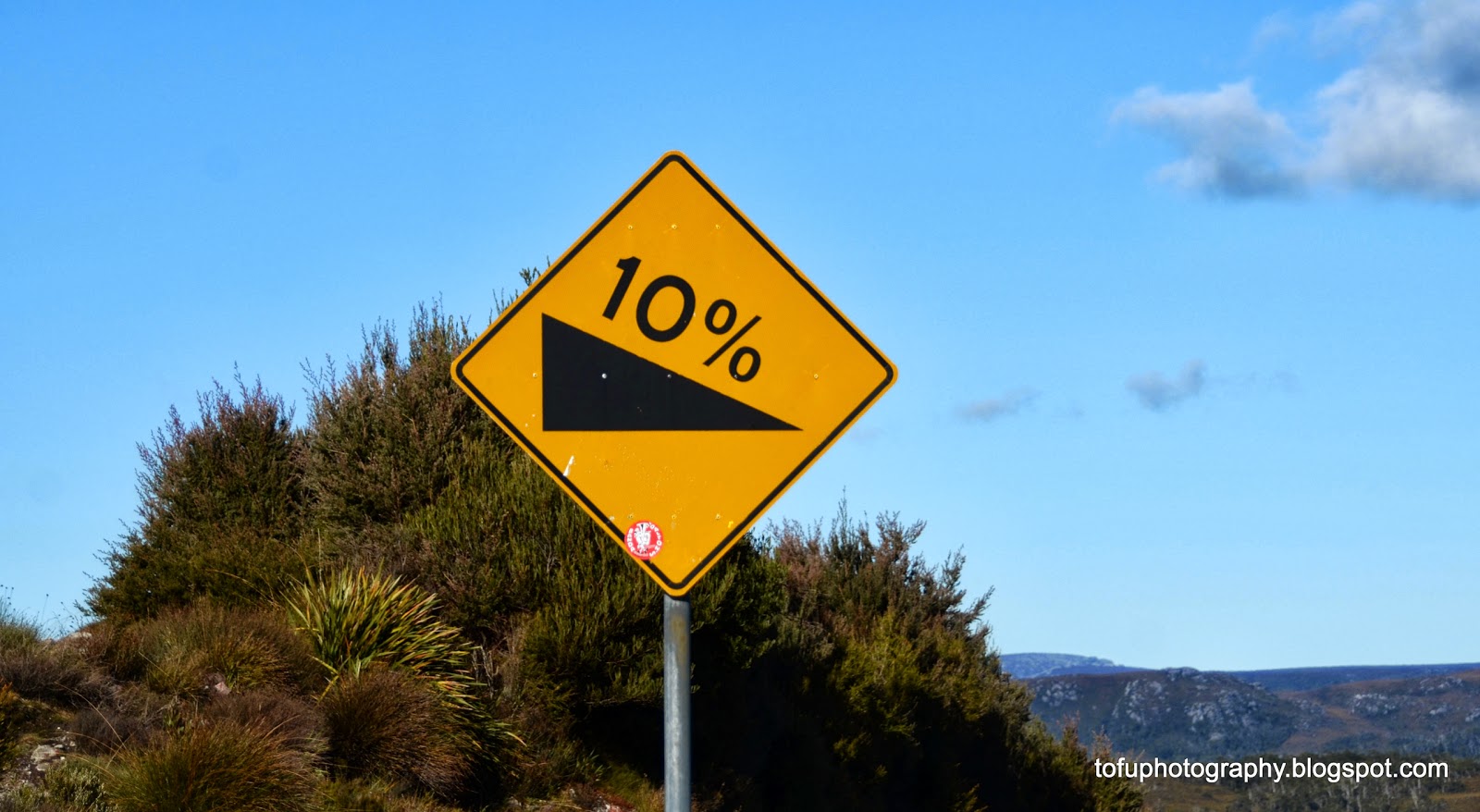 Tofu Photography: Steep incline on a road near Cradle Mountain, Tasmania