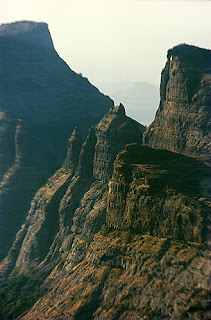 Exploring The World: Forts of Maharashtra: MANDANGAD