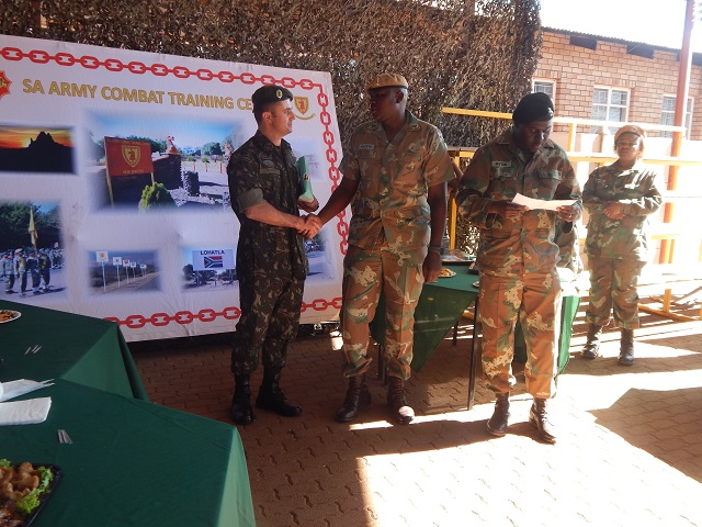 Orbis Defense Blog: Oficial do Exército Brasileiro no Curso de ...