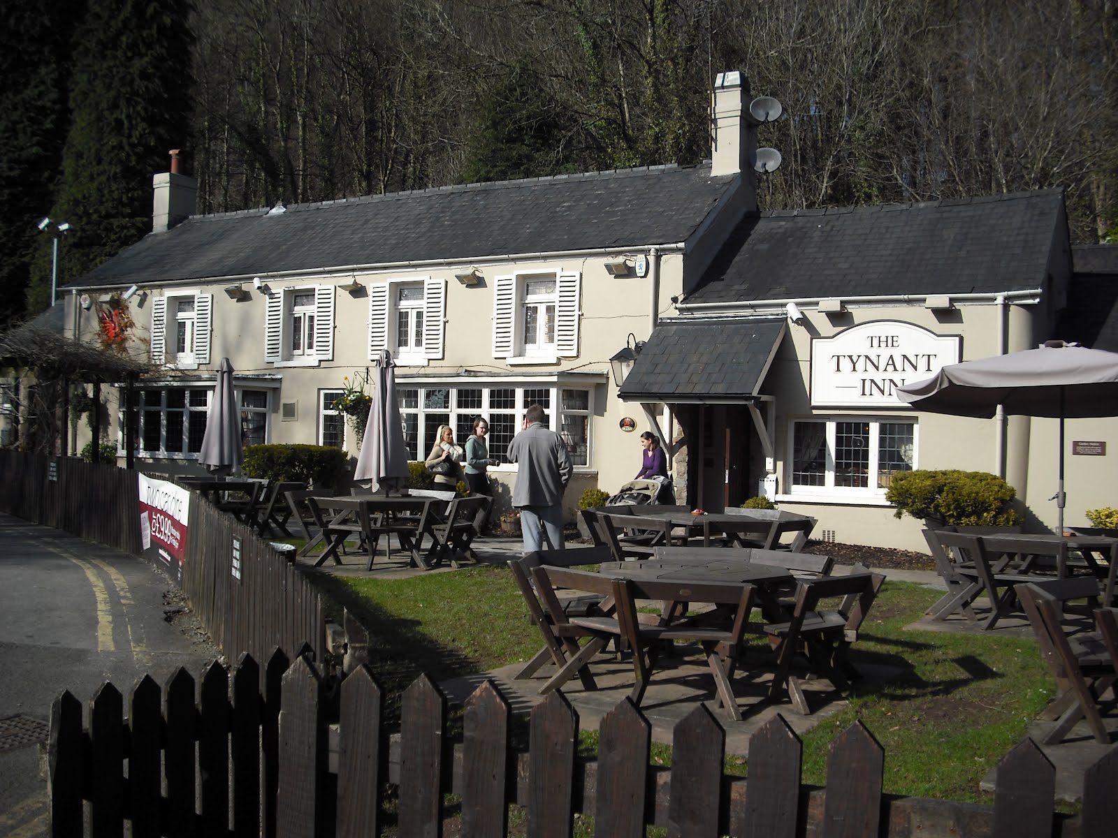 Drunken Ramblings: Cardiff Pub Walks: Radyr to Taffs Well 7 miles 4 Pubs