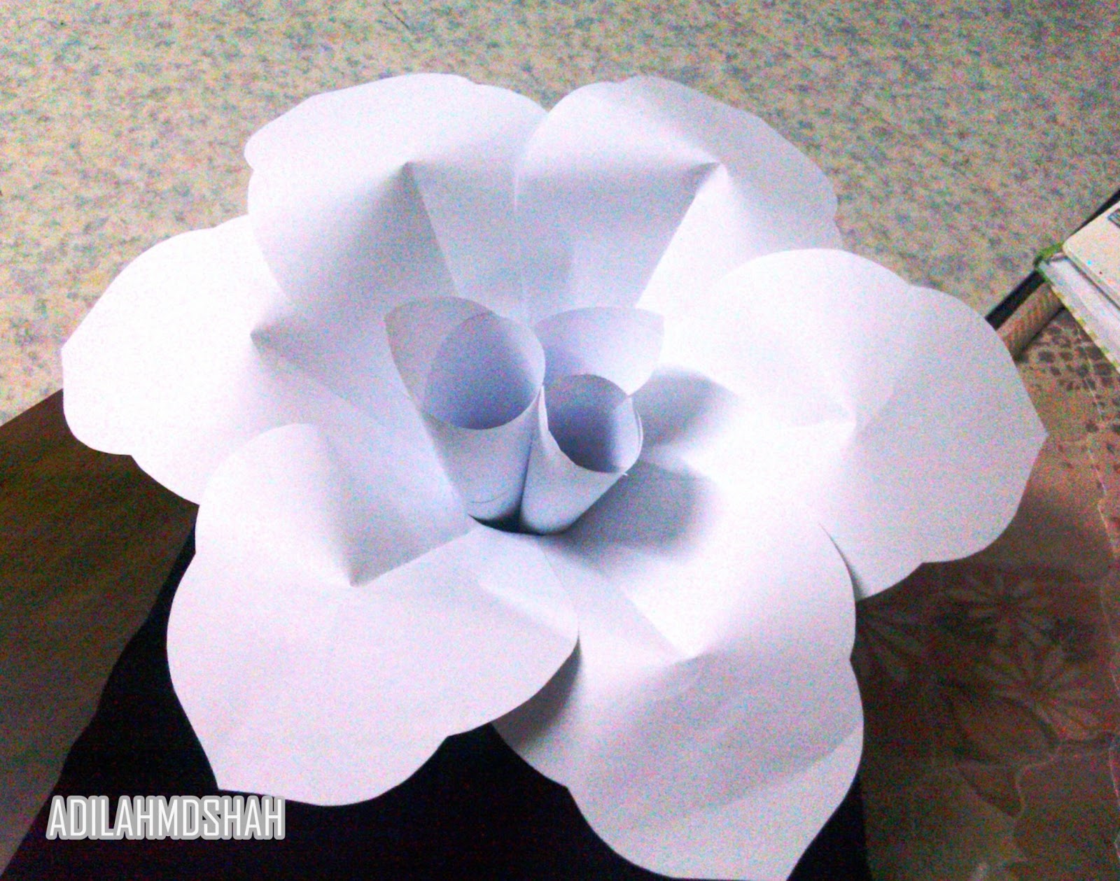 ilham adilah: bunga kertas A4