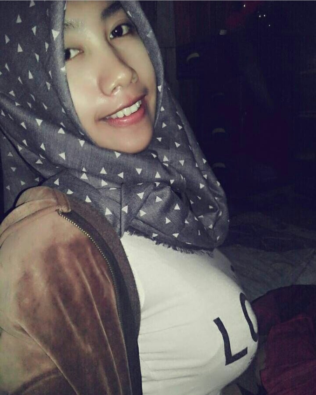 Pesona Cewek Jilbab Montok Bagian 4 - Bidadari Cantik