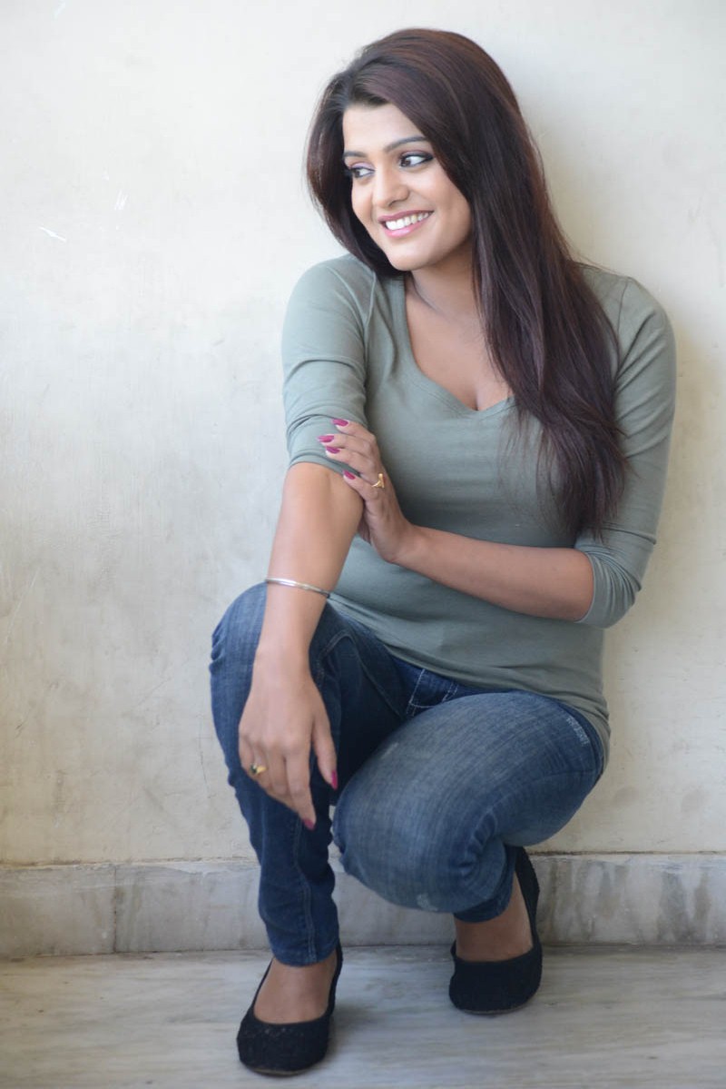 Tashu Koushik Hot Latest Photos - Hot PHOTOSHOOT Bollywood, Hollywood ...