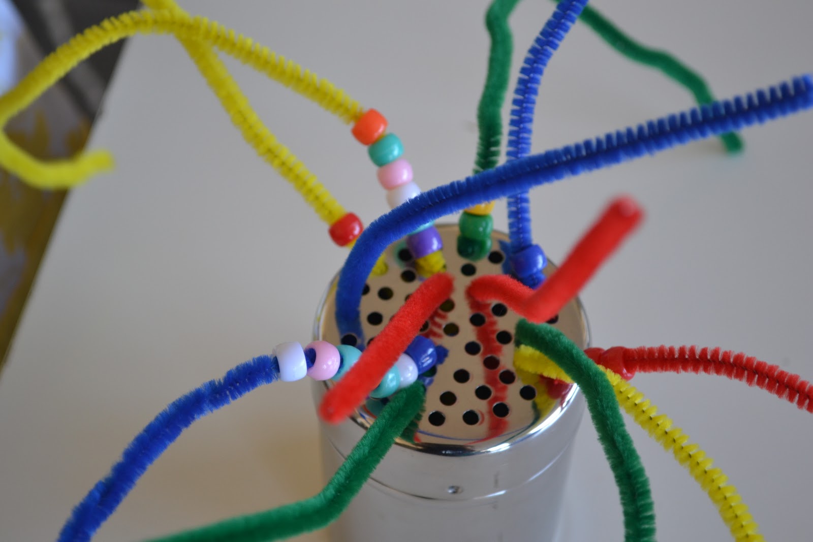 Happy Little Munchkins: Pipecleaner Threading