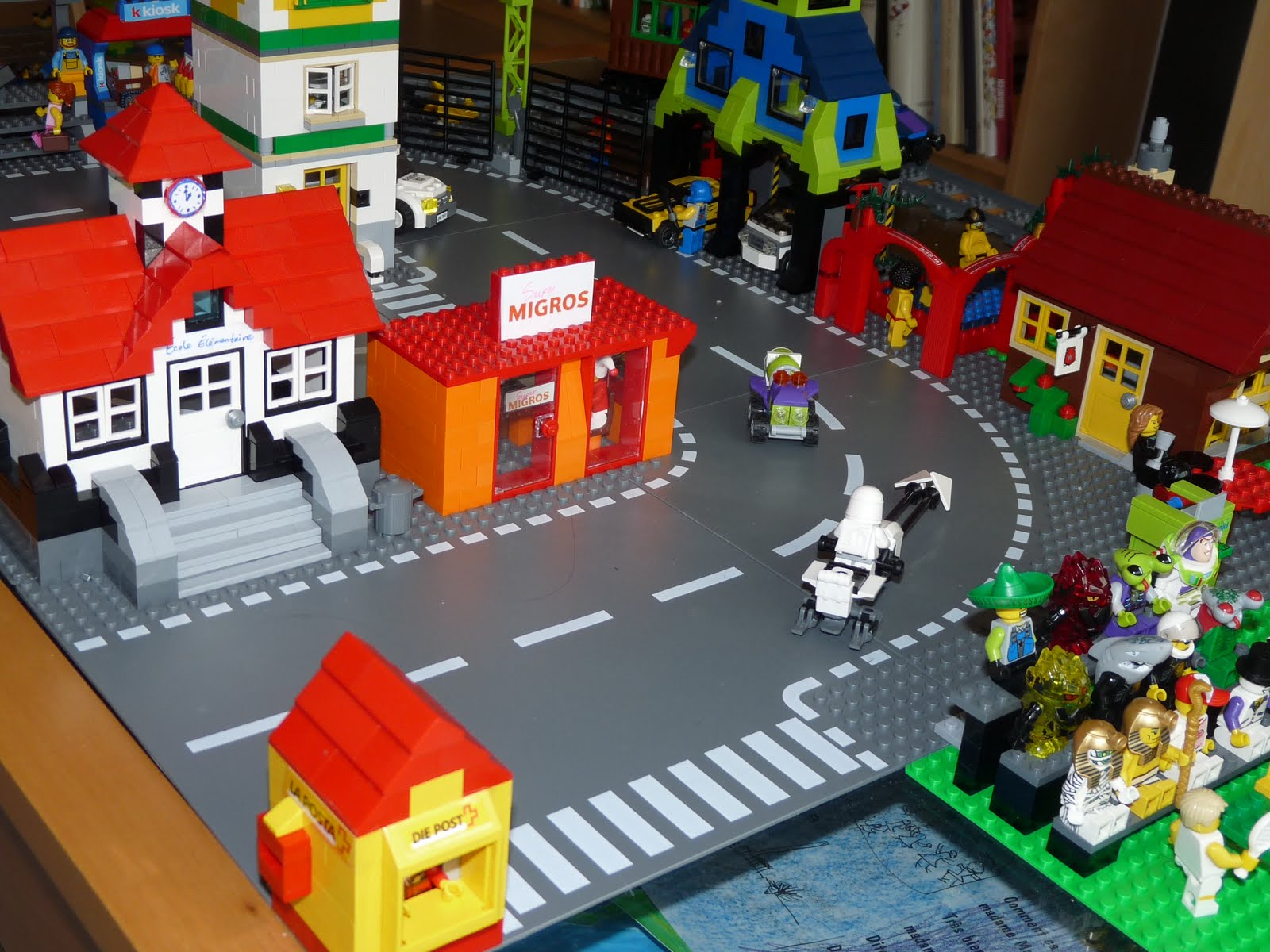 Letters from a broad...: See the sights in my amazing Lego city!