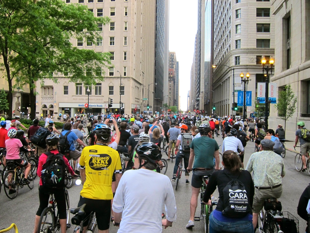 Bike Walk Lincoln Park: Masses of people on bicycles