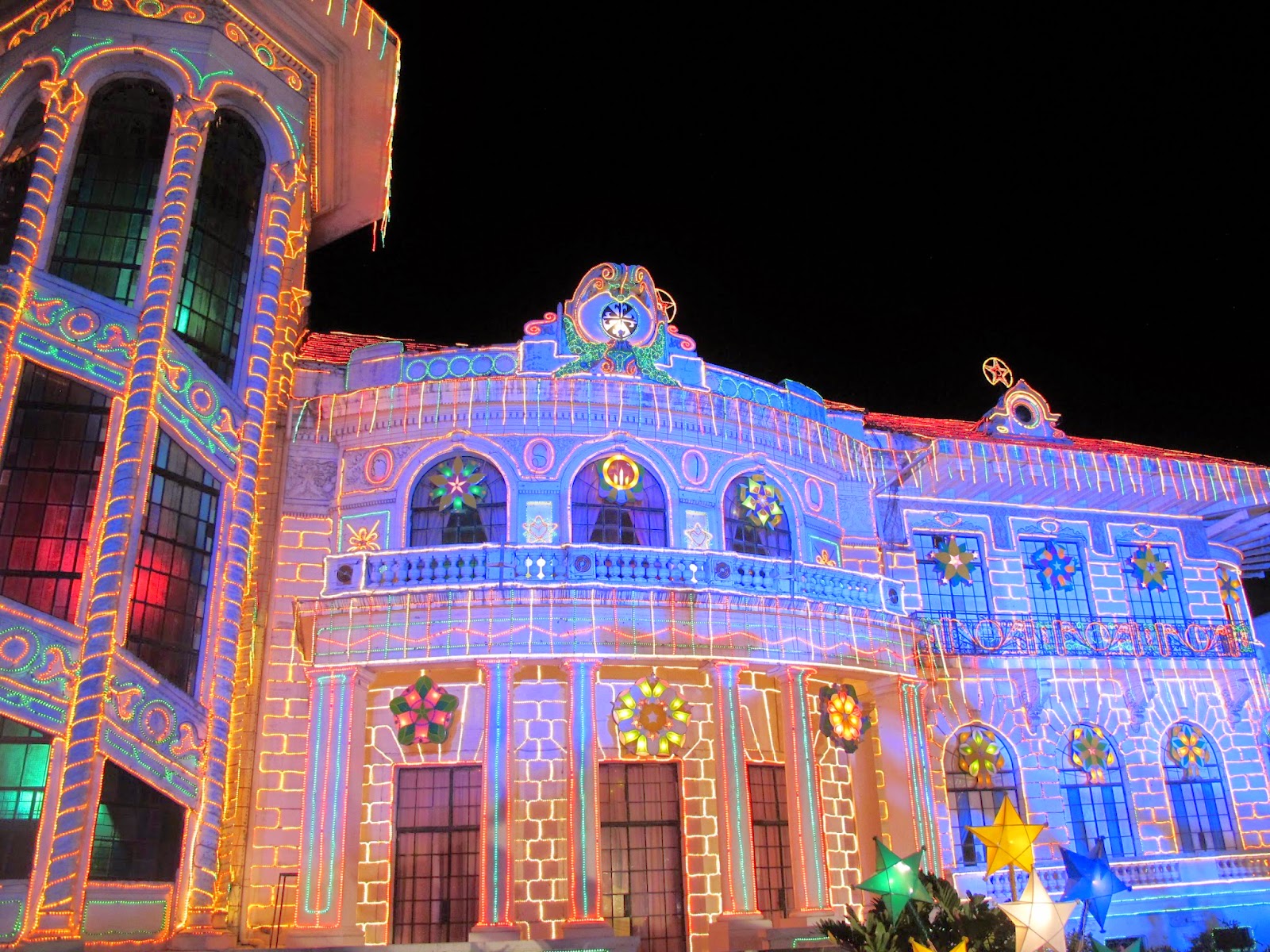 Christmas-lit Angelicum School of Iloilo City