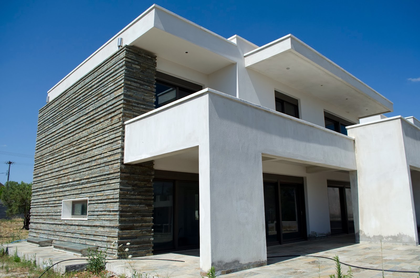 Πέτρα στον τοίχο: Εξωτερικη επένδυση τοίχου με πέτρα σε μεζονέτες