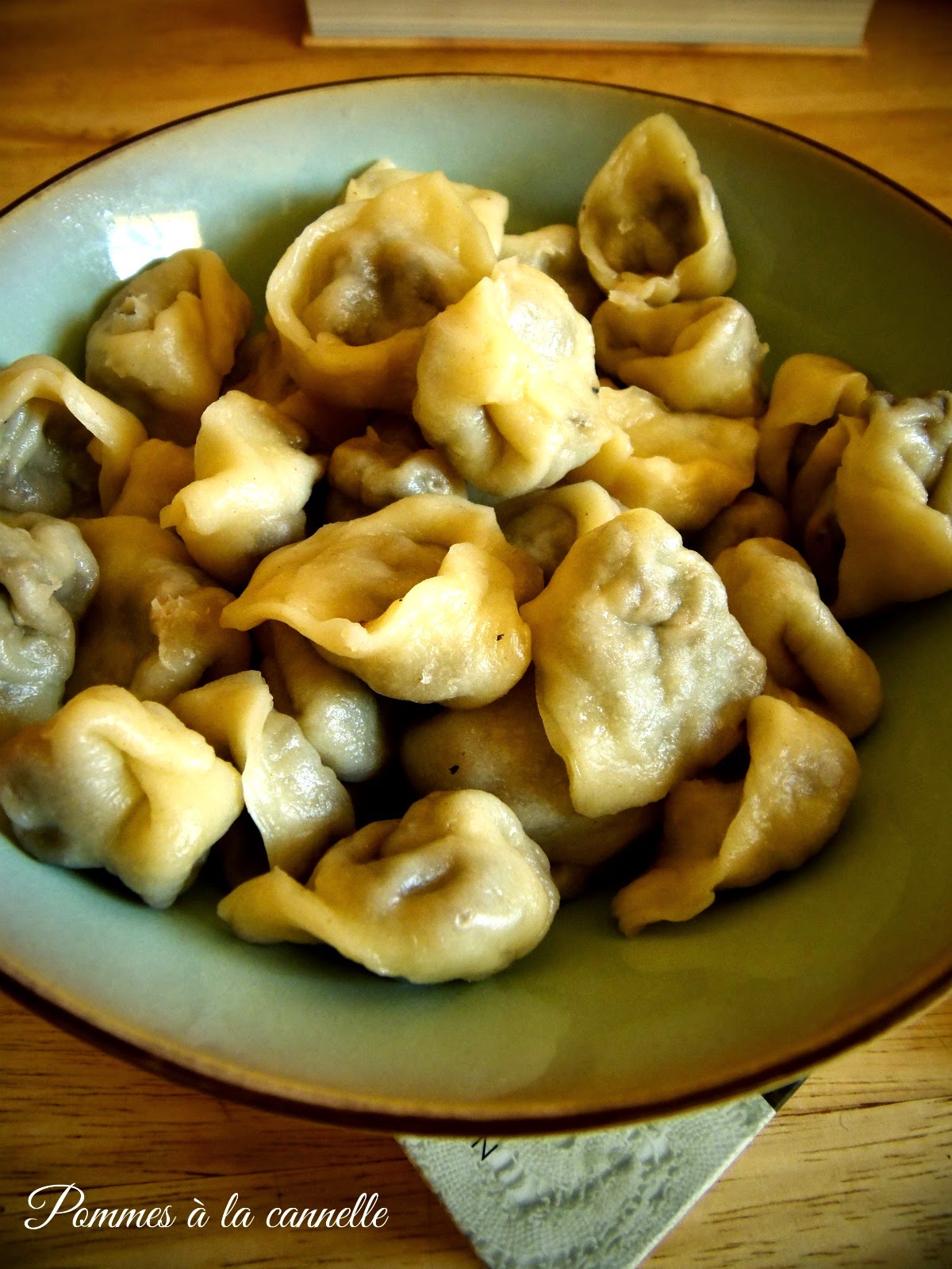 Pommes à la cannelle: Uszka/Polish little mushroom dumplings "little ears"