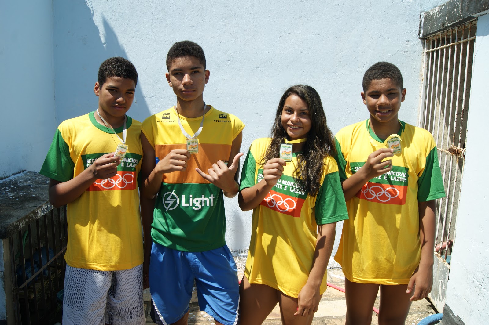 Prefeitura de Queimados: Queimados ganha 12 medalhas no Desafio de Natação