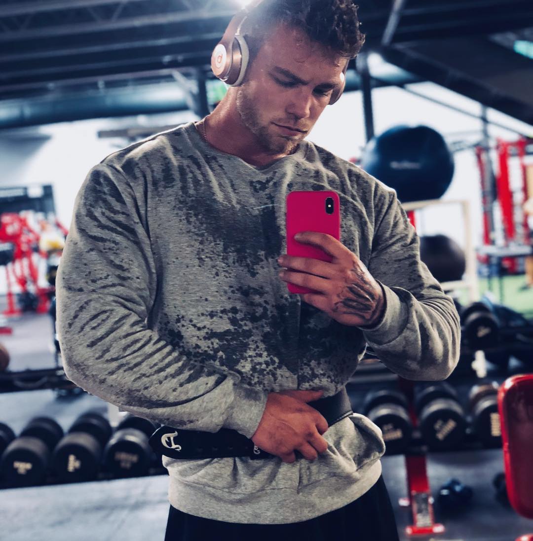 DUSTIN MCNEER: 54 IMÁGENES QUE NOS REGALÓ EN OCTUBRE