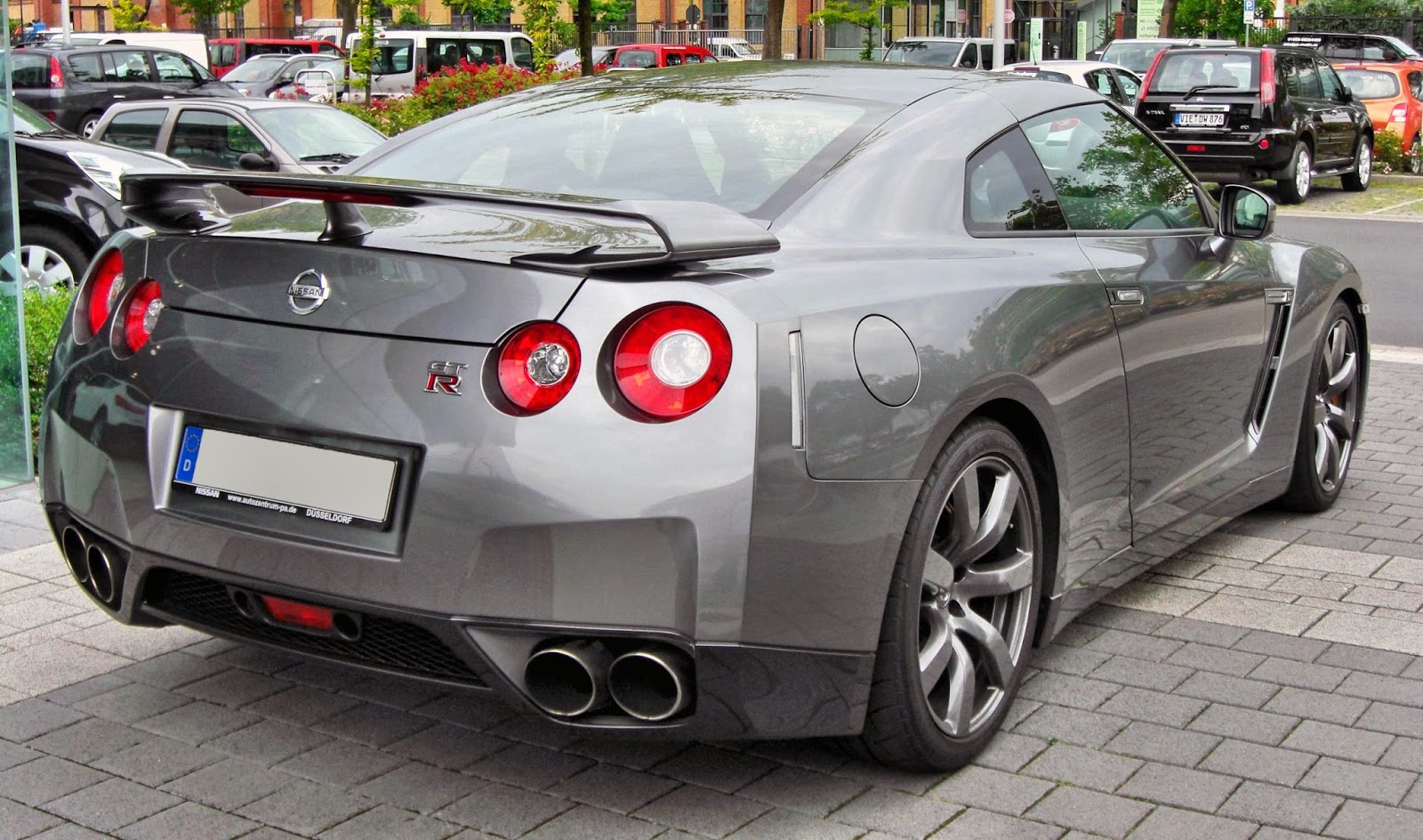 Mobil Nissan GT R | R-way Collection