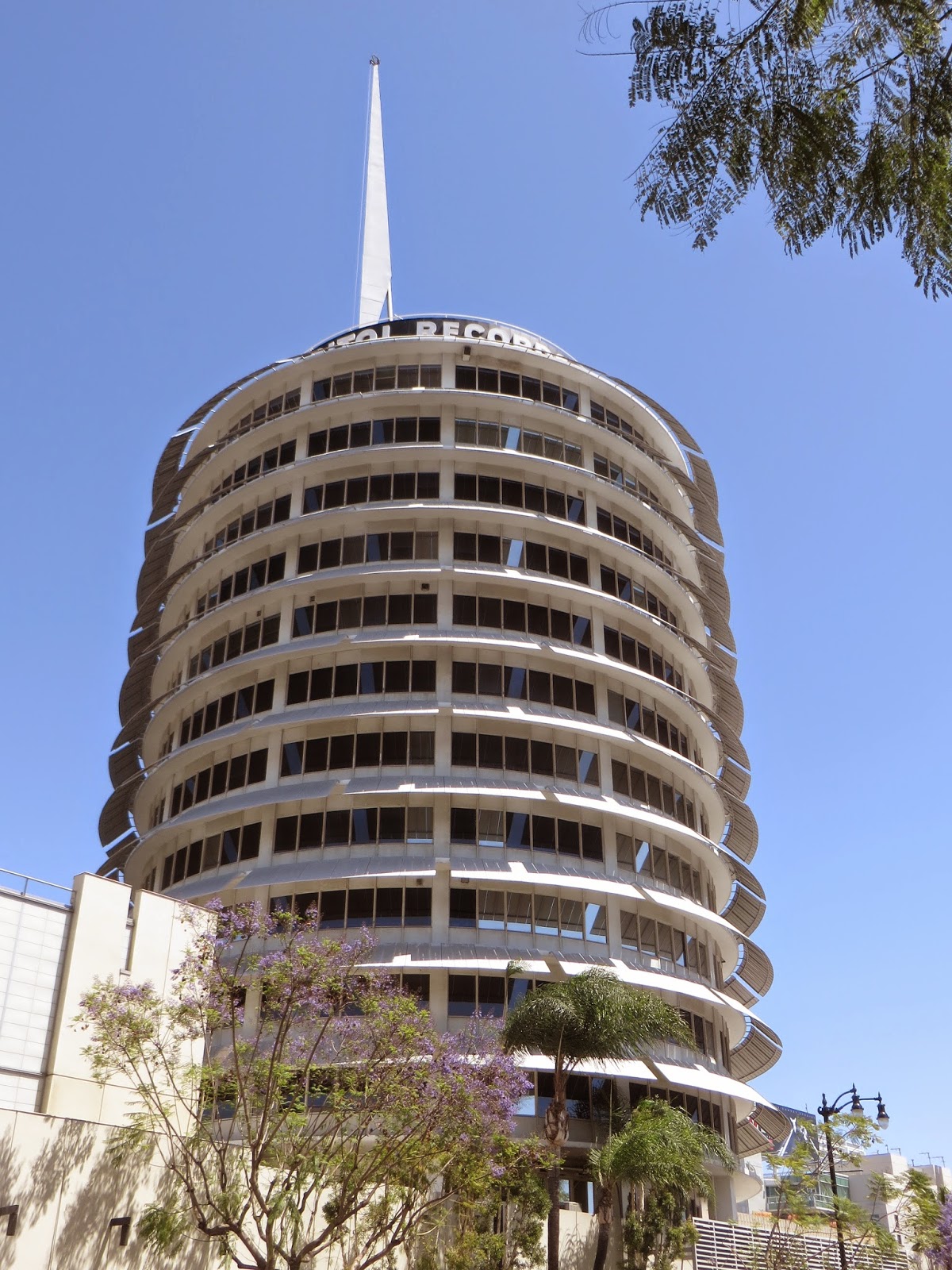 EntreVoir: Capitol Records Building