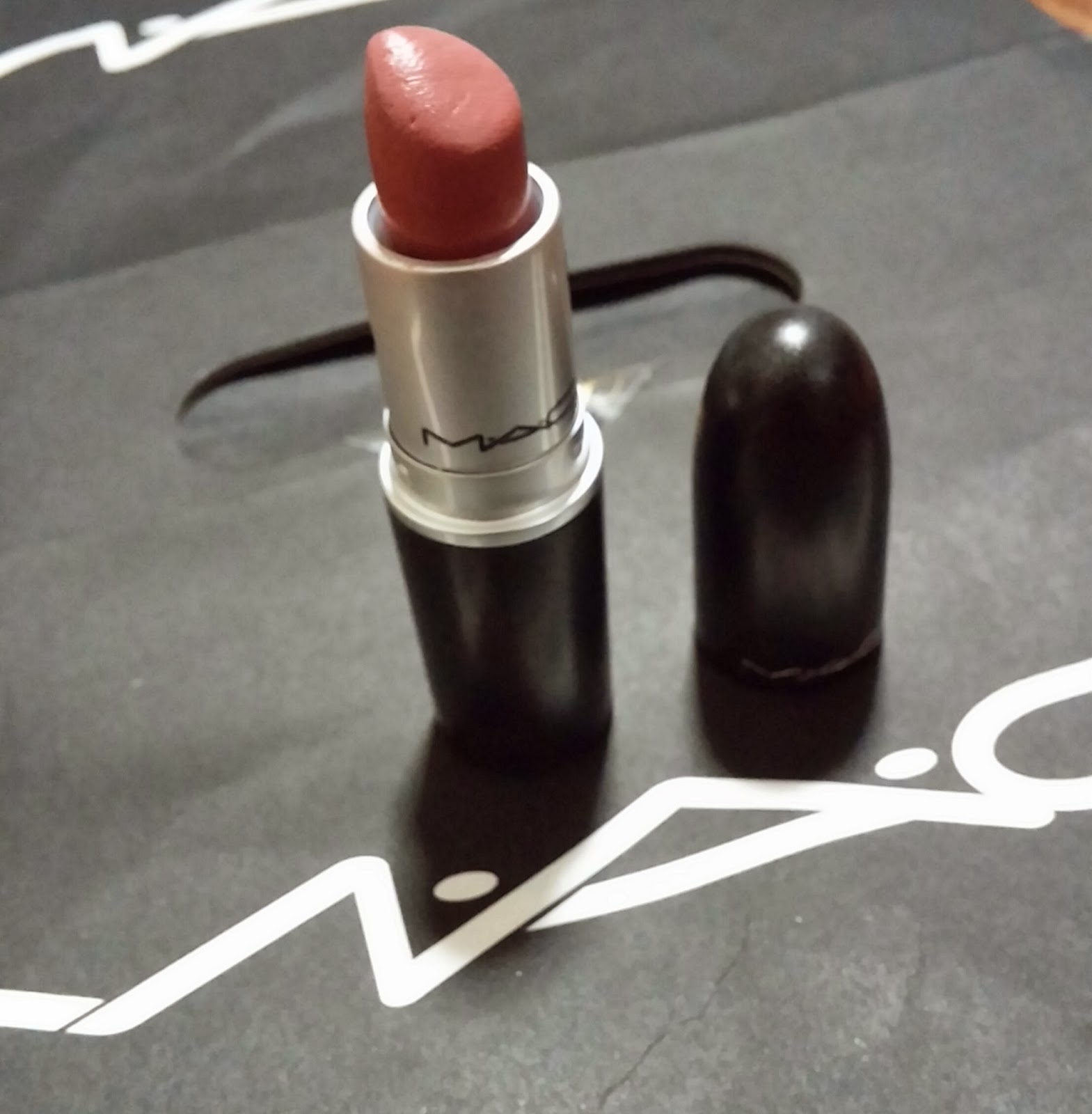 Sealed with Faith: MAC Amplified Creme Cosmo Lipstick -- A First Safe Try.