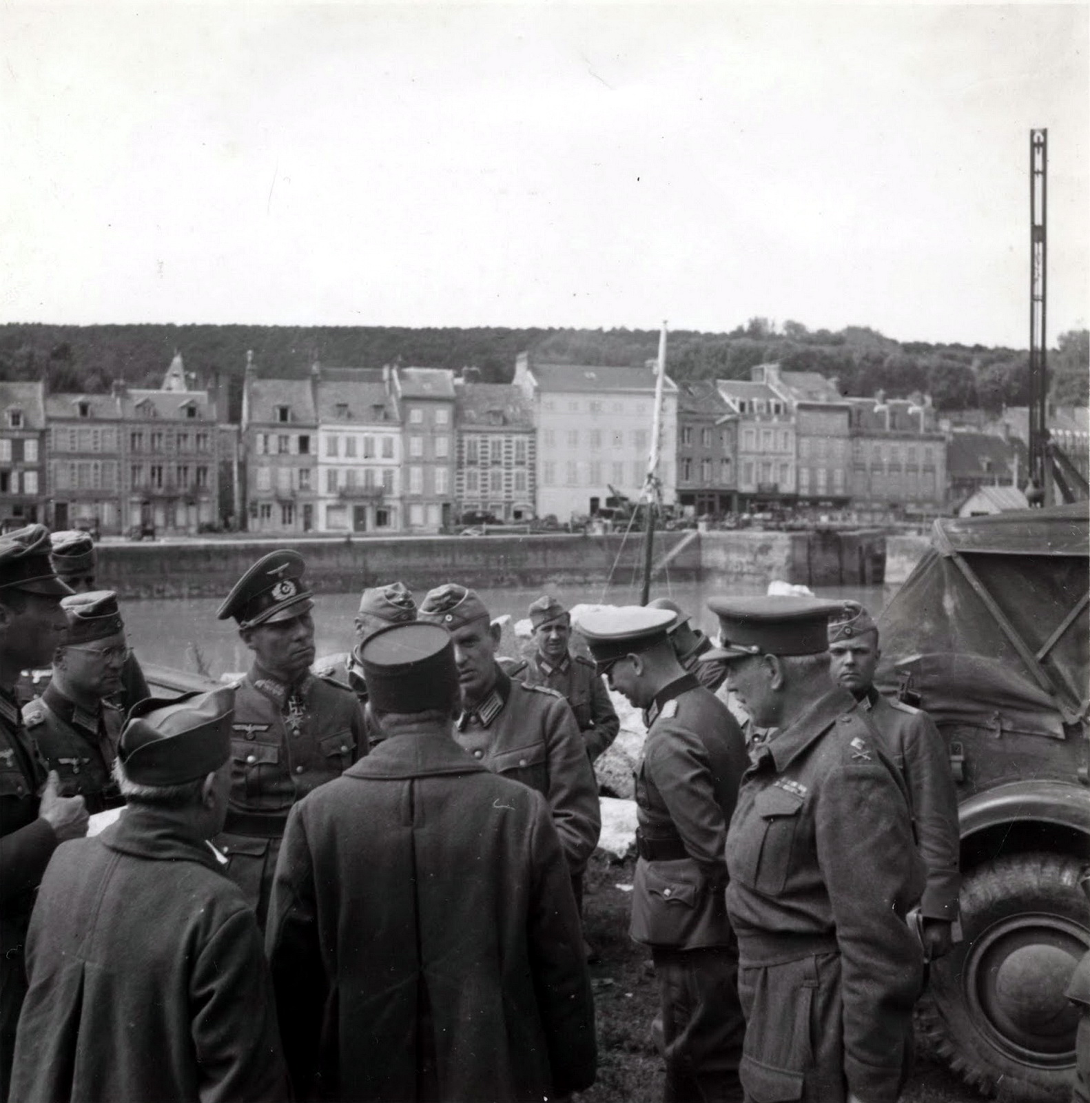 NAZI JERMAN: Foto Erwin Rommel Sebagai Komandan 7. Panzer-Division