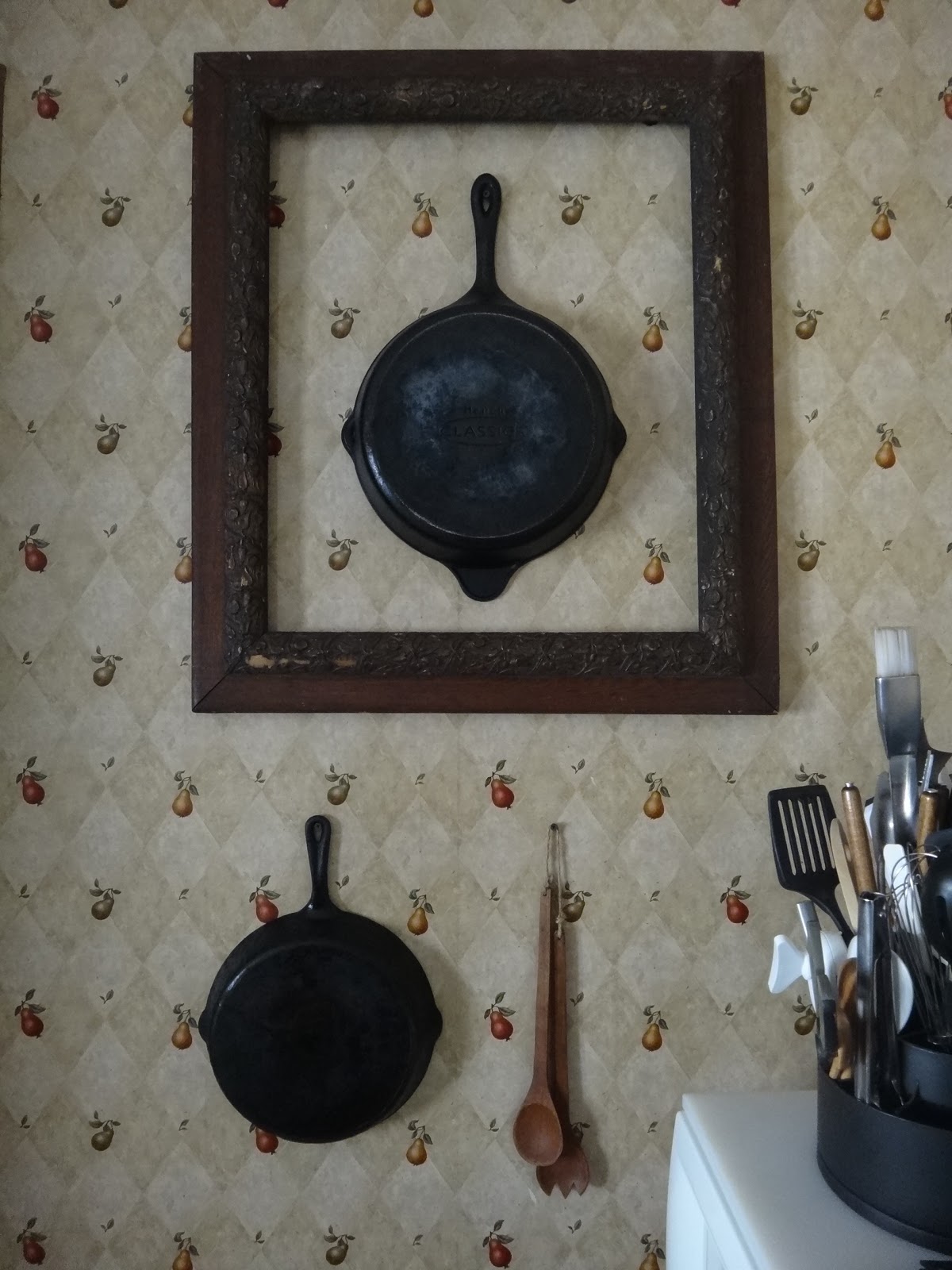 Kira's Crafty Life Blog: Home Improvements!: Cast Iron Skillets as ...