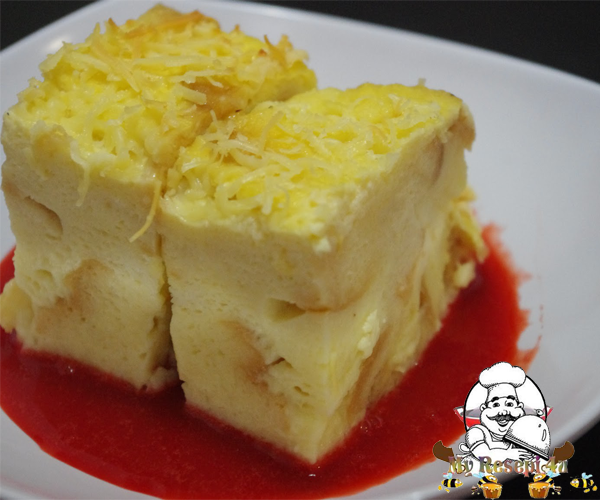 Puding Roti Keju dengan Saus Strawberry - My Resepi 4u