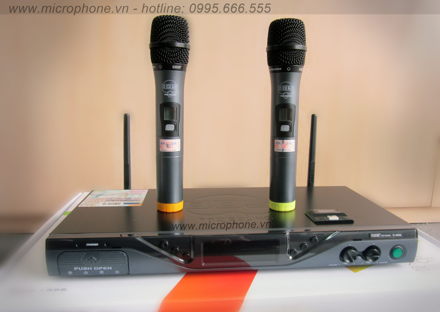 BBS U-4500 Micro không dây hát karaoke
