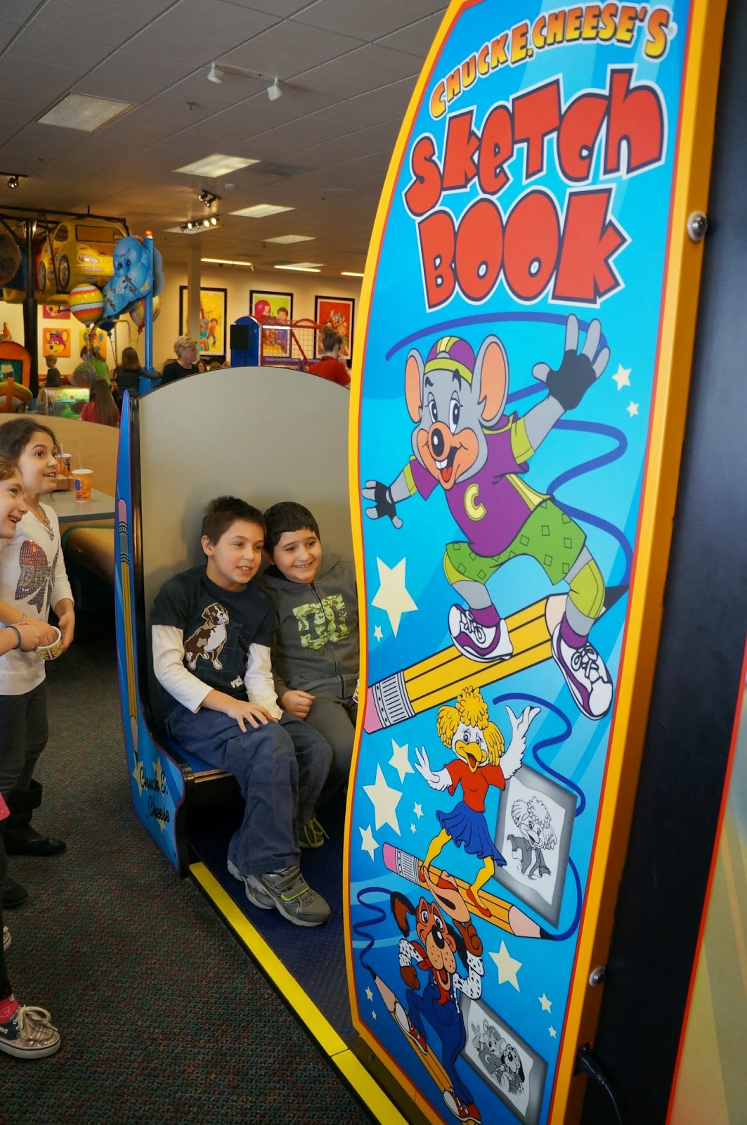 Evan and Lauren's Cool Blog: 2/19/13: Chuck E. Cheese's Let the Good ...