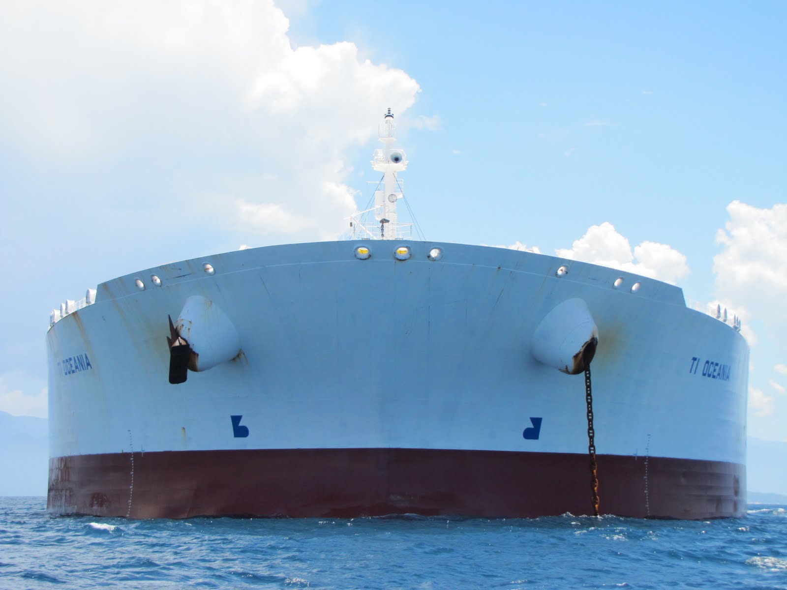 Navios em Santos: TI Oceania: Um dos maiores do mundo esteve no Brasil.