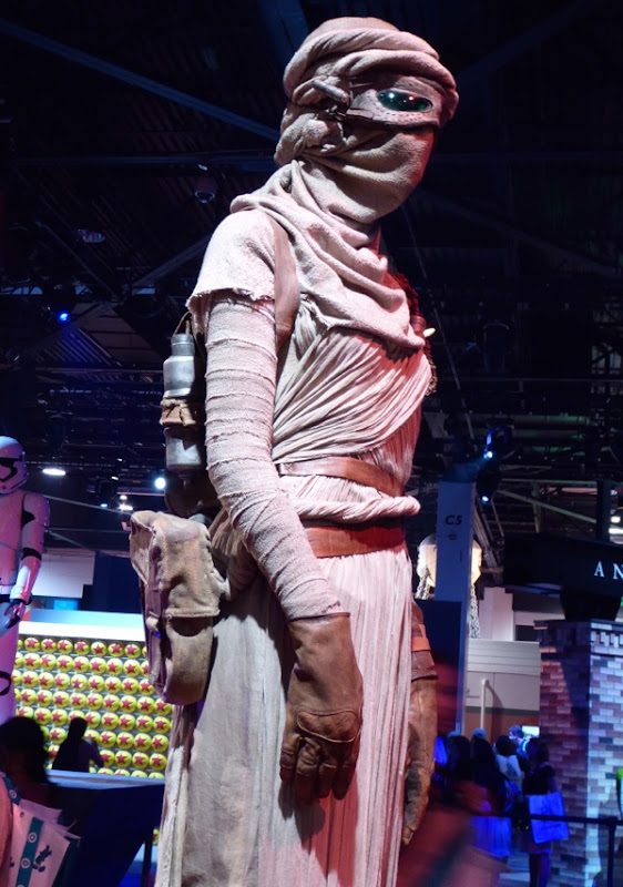 Hollywood Movie Costumes and Props: Star Wars: The Force Awakens Rey ...