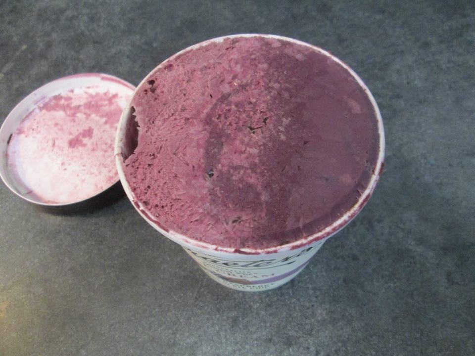 David's Ice Cream Reviews: Graeter's - Black Raspberry Chocolate Chip