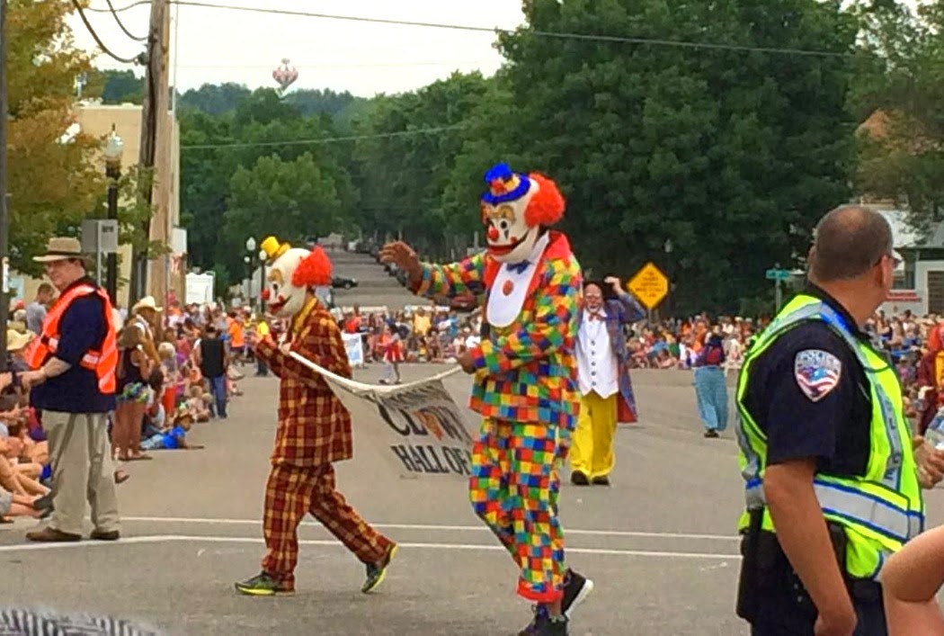Pleasant Living: THE CIRCUS WORLD MUSEUM PARADE