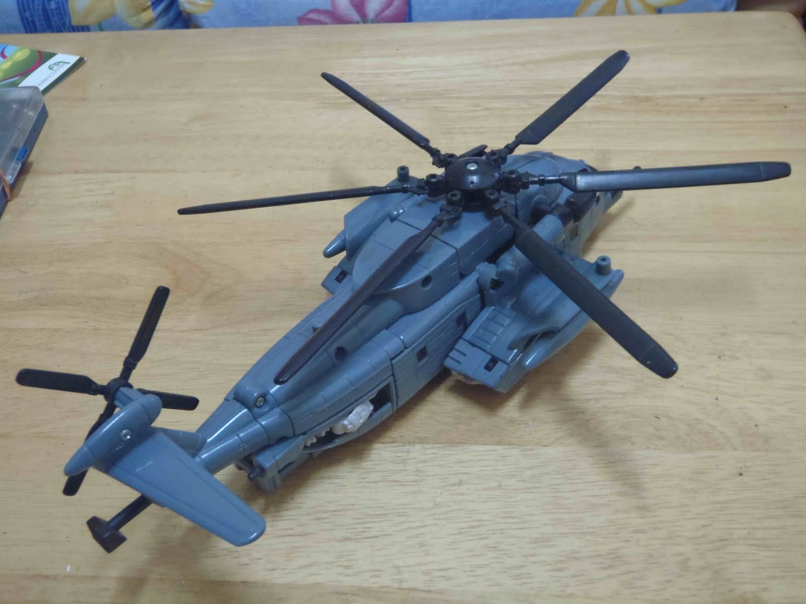 New Planet Cybertron: Transformers Review – Blackout (2007 Voyager-Class)