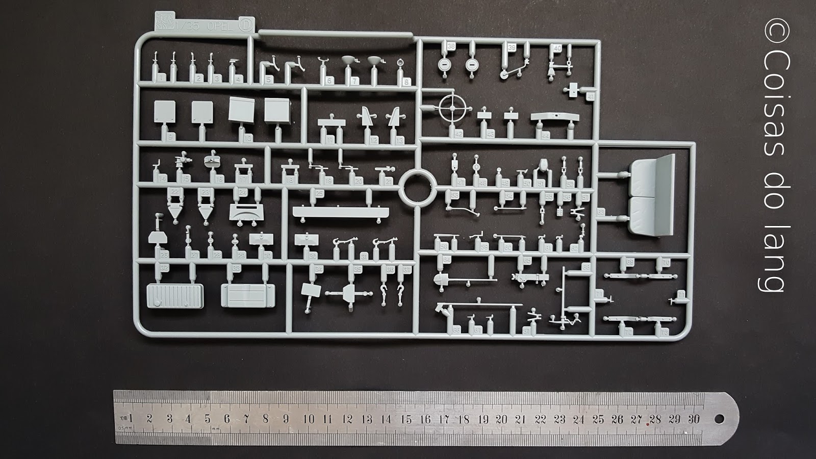 Review - Dragon 6828 - German 3t 4x2 Truck w/2cm FlaK 38 (2 in 1)