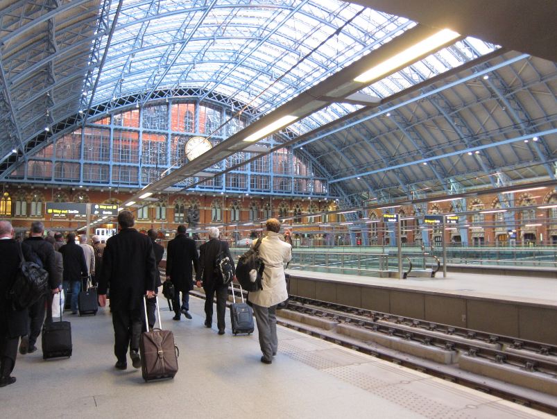 paris breakfasts: Hugo, Train Stations