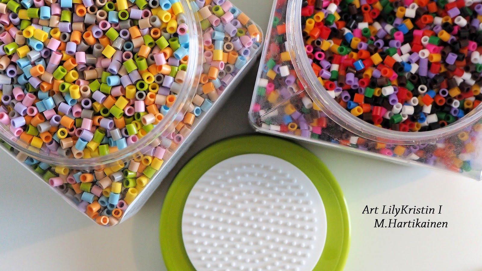 Art LilyKristin | M.Hartikainen: Johdot järjestykseen hamahelmillä