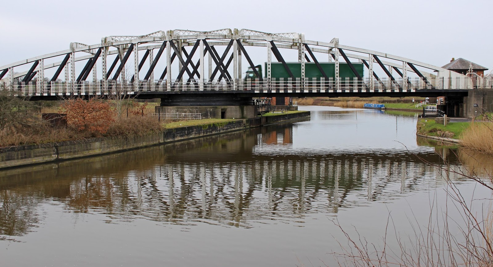 sconzani: Swing Bridges on the Weaver